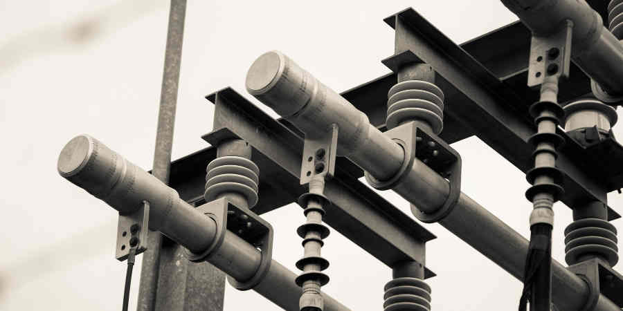 Optimize Charging in Scanning Electron Microscopy